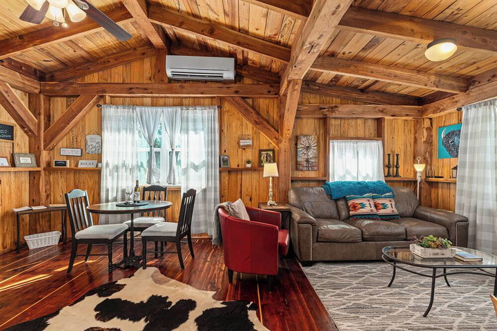 Saw Mill (Cabin #2) - Hot Tub & 10 Mins To Main St - Fredericksburg, TX