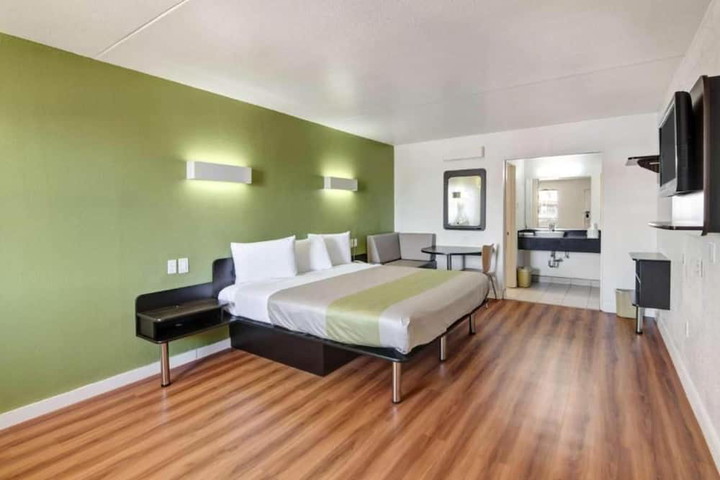 1 King Bed | Non-smoking - Irving, TX