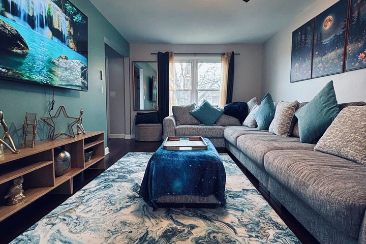 Galactic Oasis Wonderful 5 Bedroom Theme Home, Wi-fi, King Beds And Smart Tvs - Oswego, IL