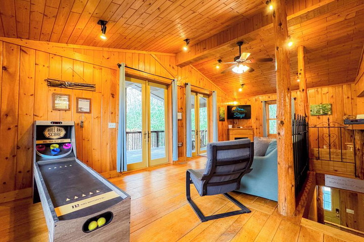 Smoky Mtn 3br Cabin | Hot Tub Secluded Haven W/ Mountain Views - Cherokee, NC
