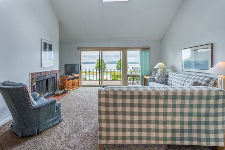 Tannery Creek! Condo With Water View + Outdoor Pool! - Petoskey, MI