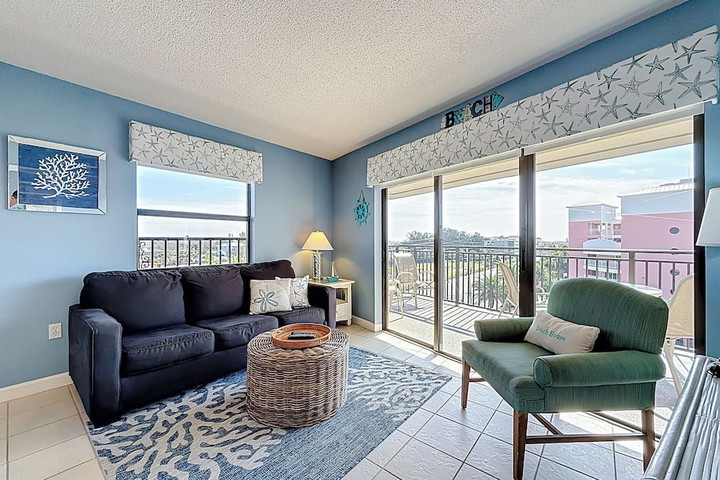 Beachfront 2br | Gulf & Bay Views - St. Petersburg, FL