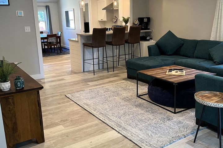 Sunny 2-bedroom Beach Cottage, Walk To Beach! - Marshfield, MA