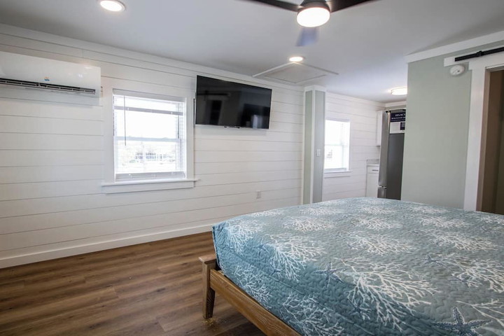 Brand New Downtown Retreat: The Lofts At Big Rock Landin - Morehead City, NC