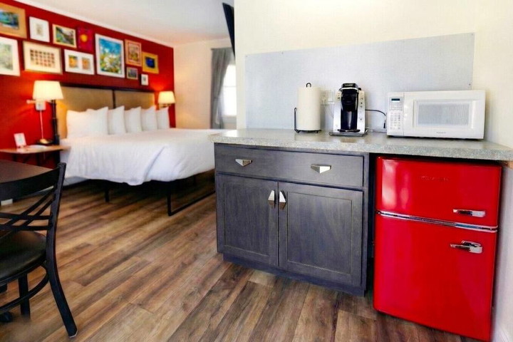 Sleep Woodstock - Dog Friendly King Suite - Woodstock, VT