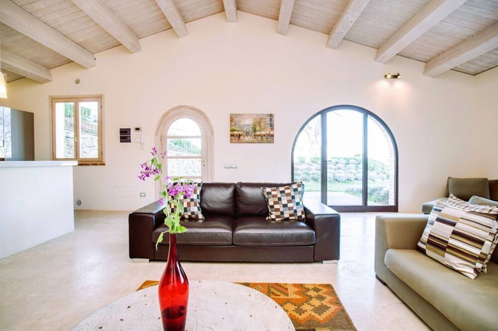 Elegant And Spacious Ground Floor Villa Of 142 M2 Located In A Private Area Of The Estate Suitable For Those With Mobility Difficulties. Composed Of A Large Living Room With Fireplace, Kitchen Complete With Dishwasher, Microwave, Electric Oven, Mok - モンテプルチャーノ