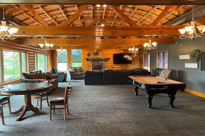 Larrabee Lake Retreat - The Lodge & Cottage - Wisconsin