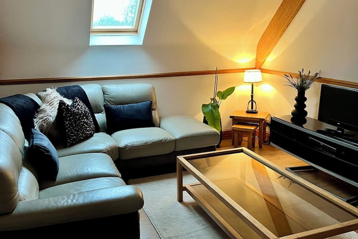 Escape To Nature | Cosy Countryside Stay Near Crondall - Alton, UK