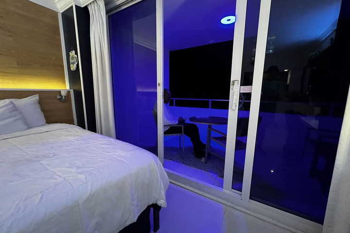 Schönes Modernes Hotelzimmer Mit Meerblick Und Balkon - Fort Lauderdale, FL
