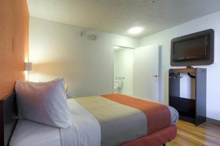 1 Full Bed | Ada/ri Shower - Nevada