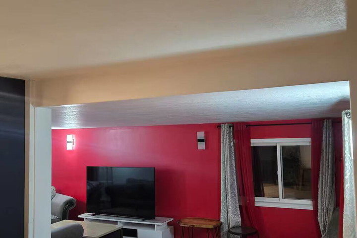 Cozy 3 Bedroom 2 Bathroom House - Yellowknife