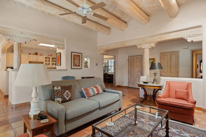Quail Run 667 | Kiva Fireplace | 2-car Garage | Golf Course | Pool & Hot Tub | Tennis & Pickleball - Santa Fe, NM