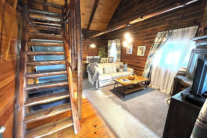 Timberline Cabins - The Wilmington Cabin - Hot Tub, Wifi, Pets, Fireplace - Cambridge, OH