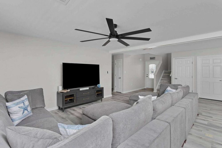 1 Block To Beach, 4br Ship Bottom Lbi, Sleeps 8, Walk To All - Surf City