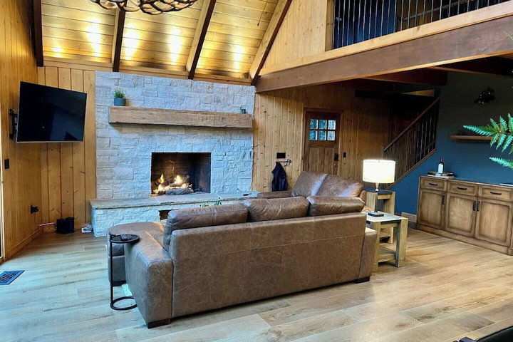 Nestled In The Majestic San Bernardino Mountains, This Luxurious Lake Arrowhead Cabin Offers An Unforgettable Escape Into Serene Alpine Beauty. - San Bernardino, CA
