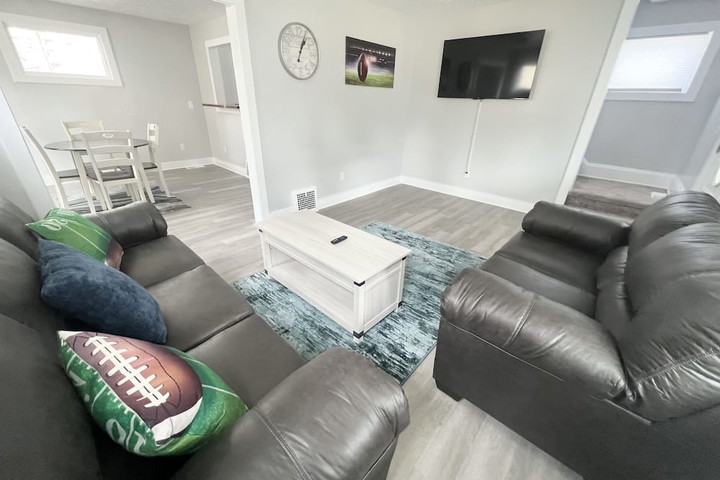 New!! Private Home In Canton! Pro Football Hall Of Fame! - Canton, OH