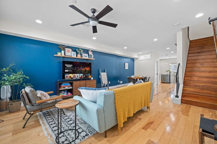 Spacious & Quiet, 5 Min Walk To Main St, Rooftop Lounge! - Chestnut Hill, PA