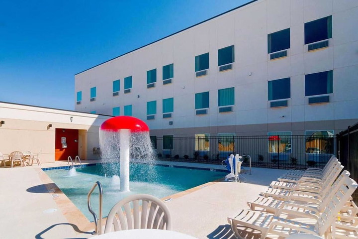 1 King Bed | Non-smoking, Shower - Midland, TX