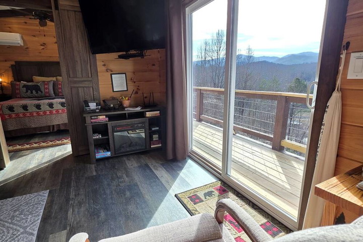 Hot Tub Cabin King Bed Mtn Views Romantic Getaway - Cherokee, NC