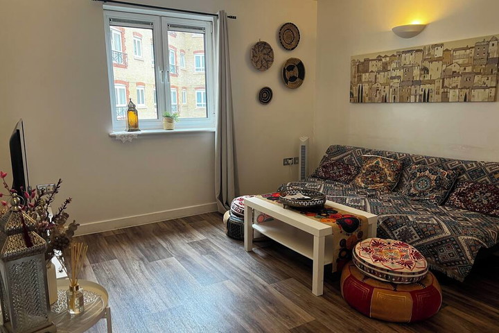 Stylish Moroccan Apartment In City Centre. 2br . Parking . Sleeps 6 - Northampton