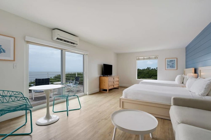 Ocean View Room W/ Daily Breakfast & Heated Pool Access - Islamorada, FL