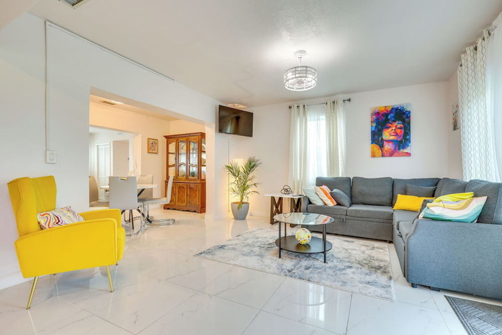 Miami Multi-unit Home 2 Mi To Hard Rock Stadium - Miami Gardens, FL