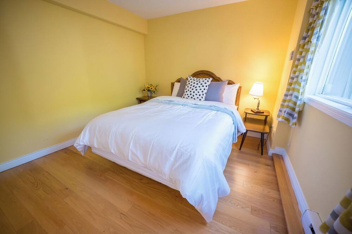 Walkout Garden Suite Near White Rock - White Rock