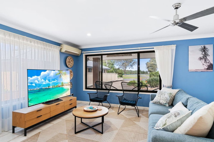 Tweed Escape - Riverfront Pet Friendly Escape - Linen Provided - Min. 3 Night Stays - Gold Coast