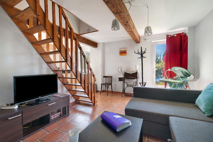 Gîte L'acacia  Le Mas De Rinette : Vue Montagne, Piscine Partagée Et Wi-fi - Aude