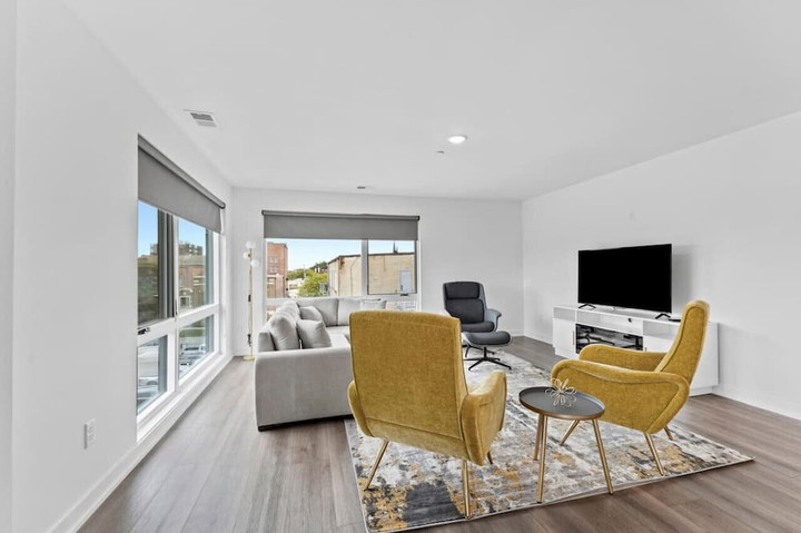 Loft, Open Concept, Balcony 2 Bed, Pool Gym, Wifi - Dearborn, MI