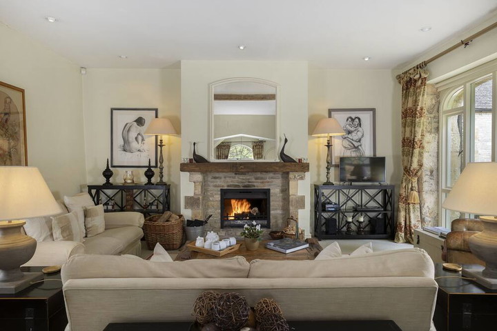 The Coach House, Hawling, Near Cheltenham , Gloucestershire - Winchcombe