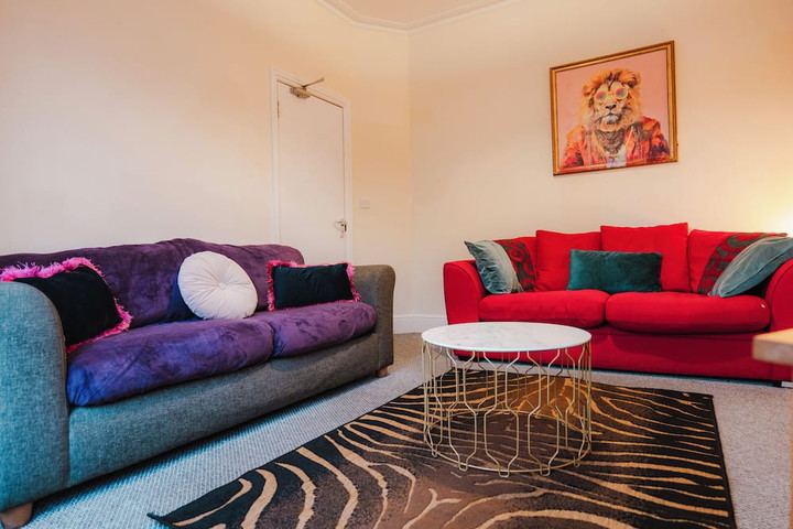 Gloucester House - 5 Bed Home - Sleeps 10 - Wifi - Gloucester, UK