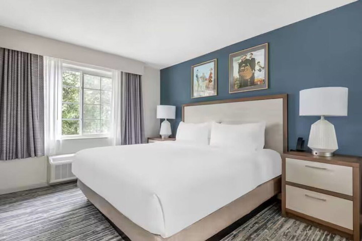 Comfortable Stay | Pool, Game Room & Short Drive To South Bend Int'l Airport - Mishawaka, IN