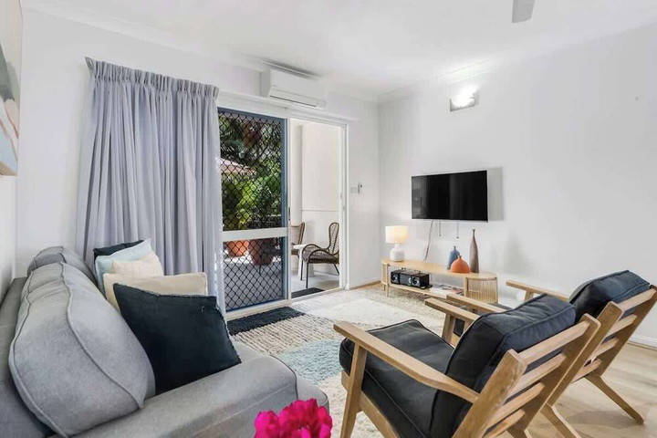Leafy Solace A Contemporary Cairns City Hideaway - Cairns