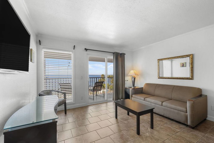 Cozy Bay View 1br Condo - Near Tampa Airport - Tampa, FL