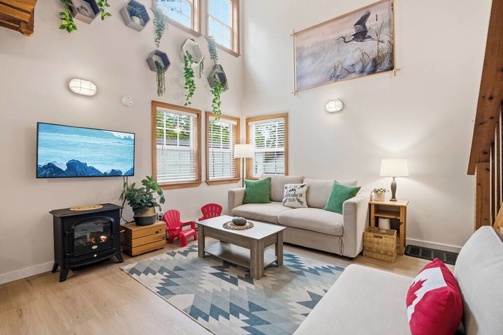 Steps To Terrace Beach - Cozy Pet-friendly Loft  Blue Heron - Ucluelet