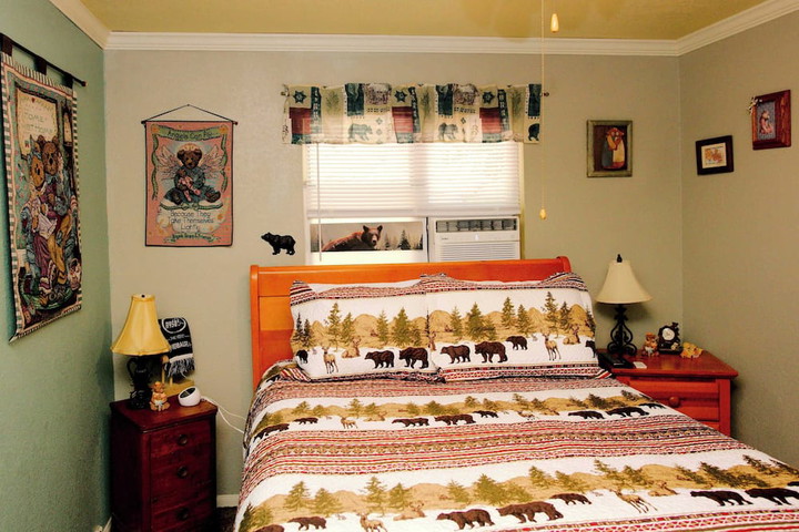 Lake House Getaway - 2 Bedroom Home In Peaceful Crestline With Wifi Ac And More! - San Bernardino, CA