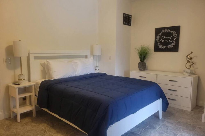 Cozy Riverview Retreat - Decorah, IA