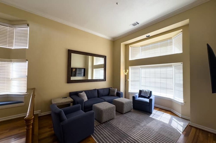 Cool 4-bedroom House With Ac In Victorville- Pool Table, On The Lake - Apple Valley, CA