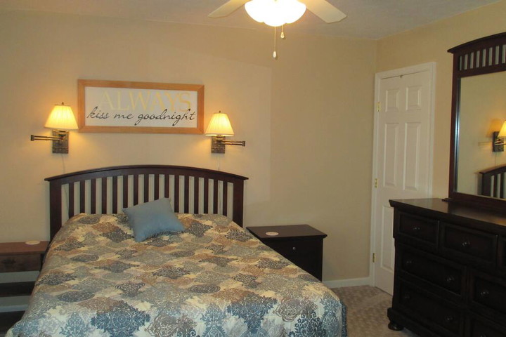 Beautiful Waterfront Lodge, Private Dock And Breath Taking Views Of Smith Mt. - Smith Mountain Lake, VA