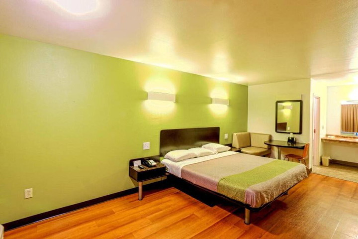 1 King Bed | Smoking, Kitchen, Sofa-bed - Longview, TX