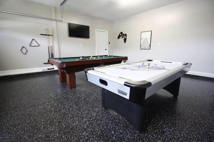 Swansboro Place: Heated Screened Pool & Game Room - Swansboro, NC
