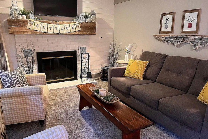 Relax And Enjoy This Country Charm! - Illinois