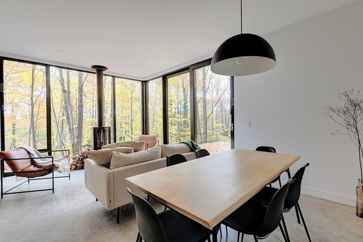 Chalet Black Box - Sutton