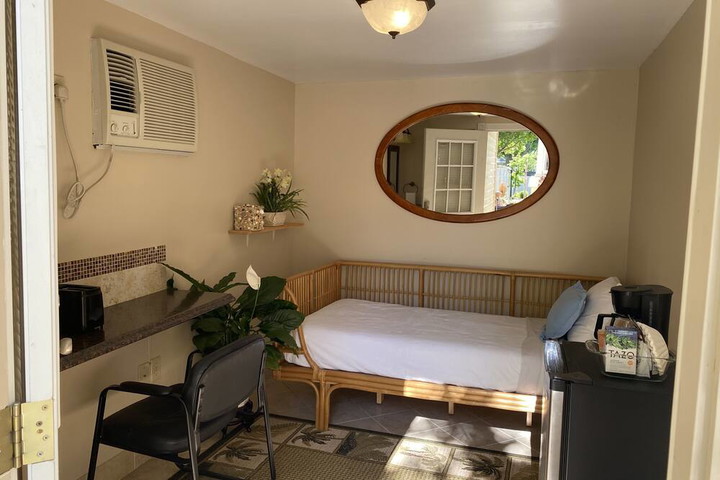 Hidden Gem! 1-bedroom Studio, Wifi And Parking. - Wichita, KS