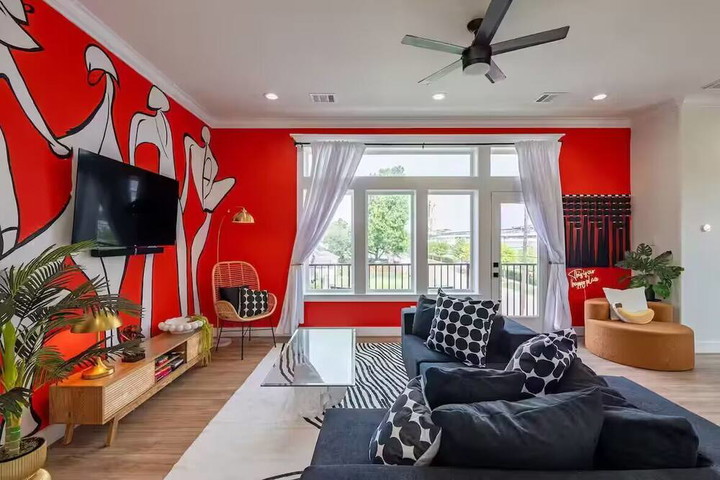 Rooftop 4br Houston Stay! Games, Garage, Groups - Houston, TX