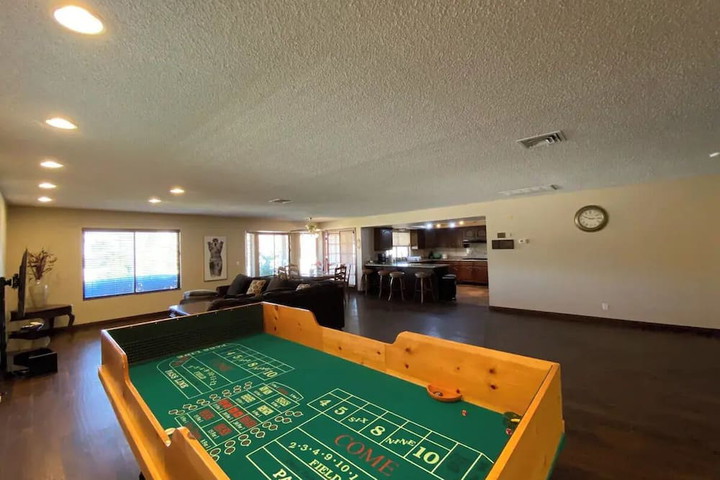 Vintage Vegas Oasis: Pool & Spa, 15 Mins To Strip, Single Story - Las Vegas, NV
