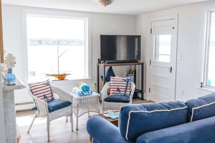 Stay On The Water At Sails Up Sea Cottage - Bristol, RI