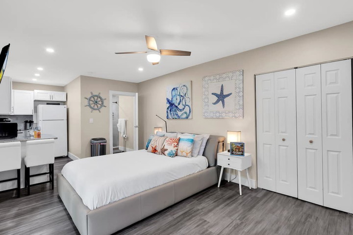 Stylish/open Studio W/ Kitchen & Outdoor Space - West Palm Beach, FL