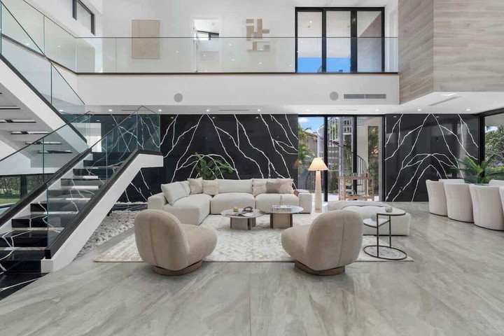 Modern Waterfront Mansion - Miramar, FL